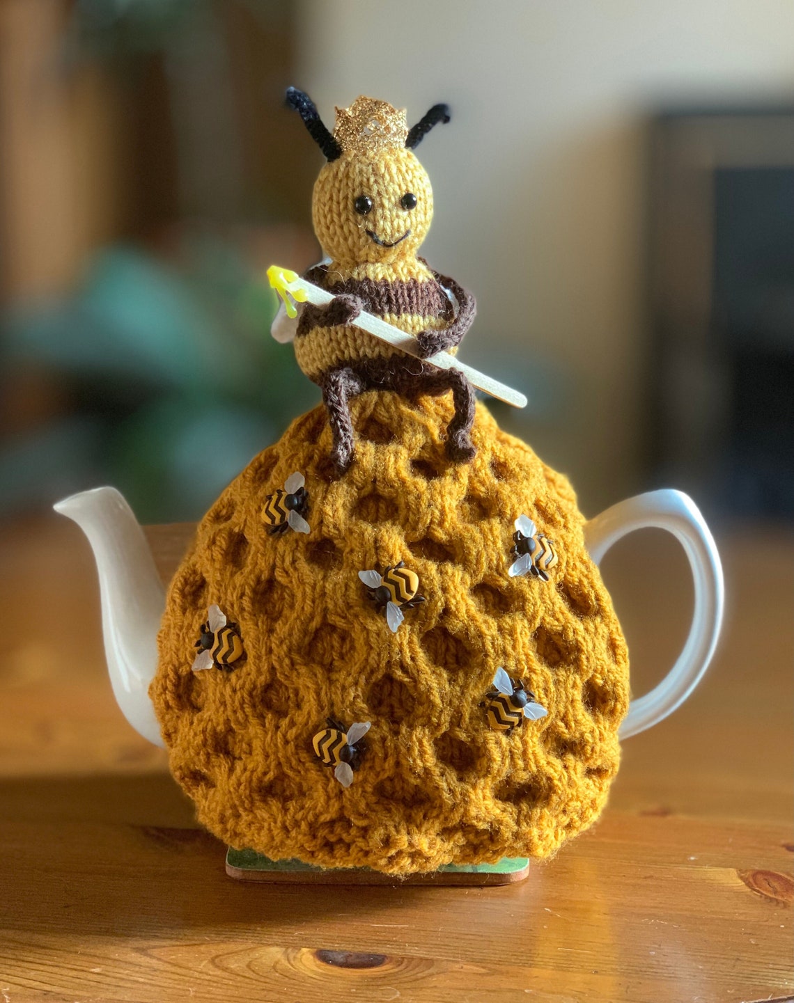 Queen Bee Tea Cosy Knitting Pattern. PDF Digital Download. - Etsy