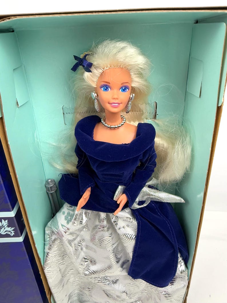 1995 Winter Velvet Barbie Avon Exclusive Special Edition NEW in Box ...