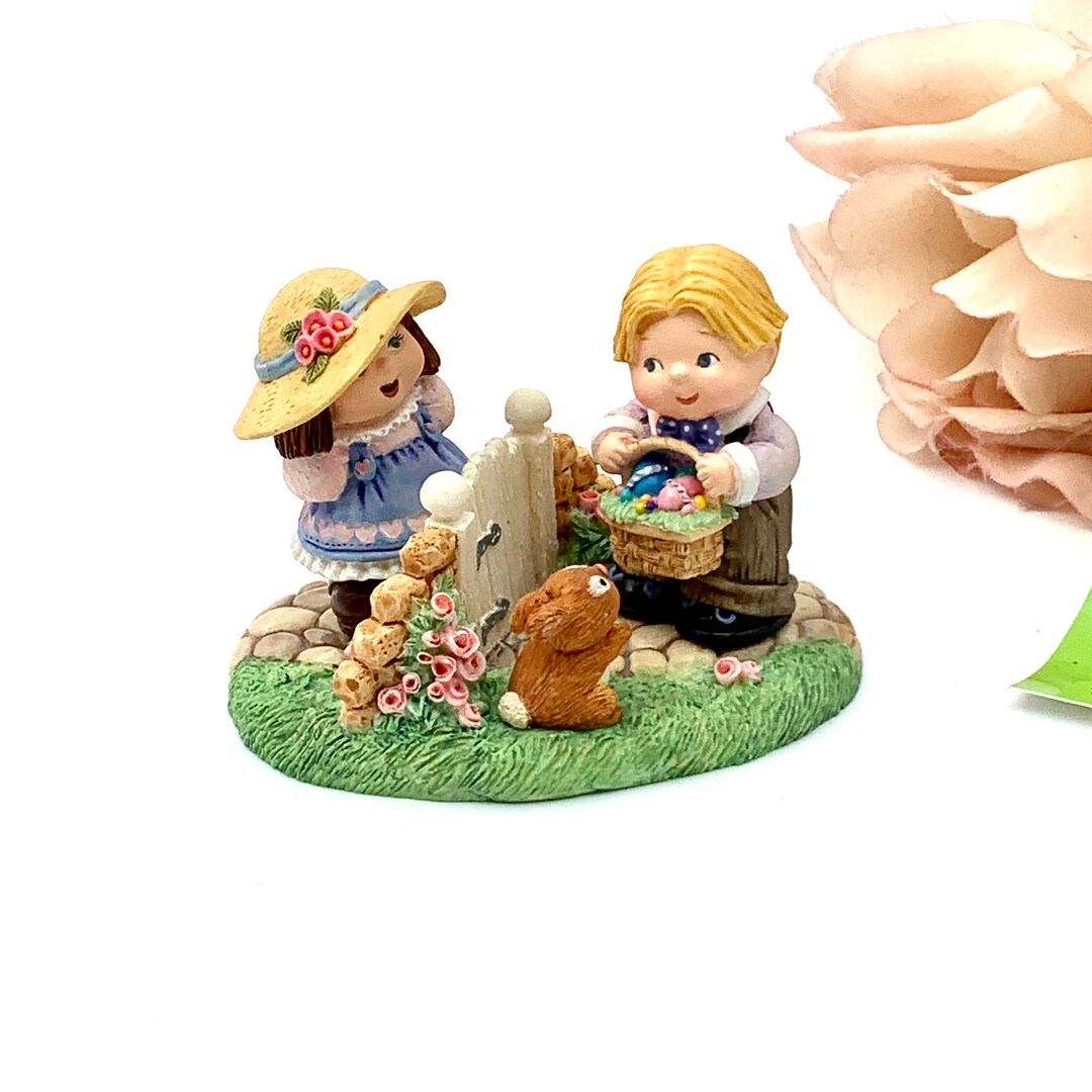 Vintage Hallmark Merry Miniatures Figurine: Bashful Friends Boy, Girl ...