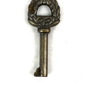 Antique Brass Key Wreath Bow Top Small Skeleton Key Single Barrel Key ...