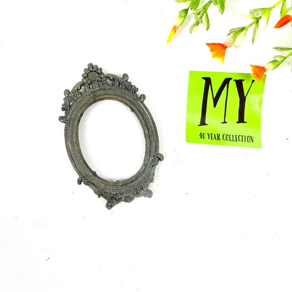 Old Fashioned Oval Frames