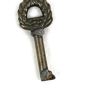 Antique Brass Key Wreath Bow Top Small Skeleton Key Single Barrel Key ...