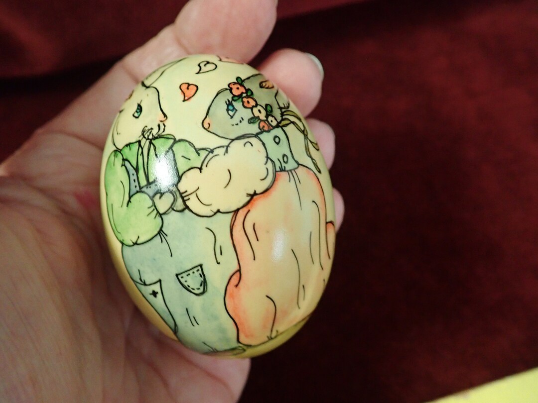 Vintage Easter Egg Hand Painted Signed JACQUE Lovely Animated Rabbits ...