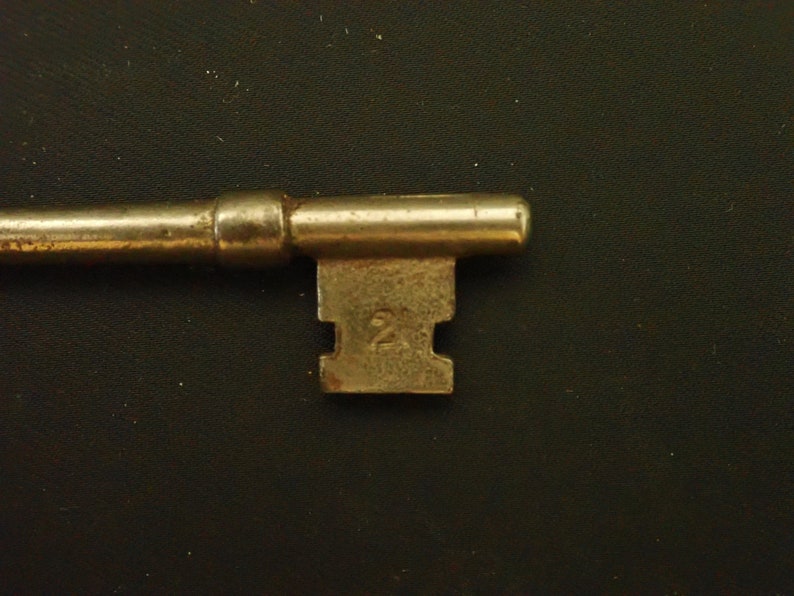 Vintage Skeleton Key Marked 21 Small Key House Closet - Etsy