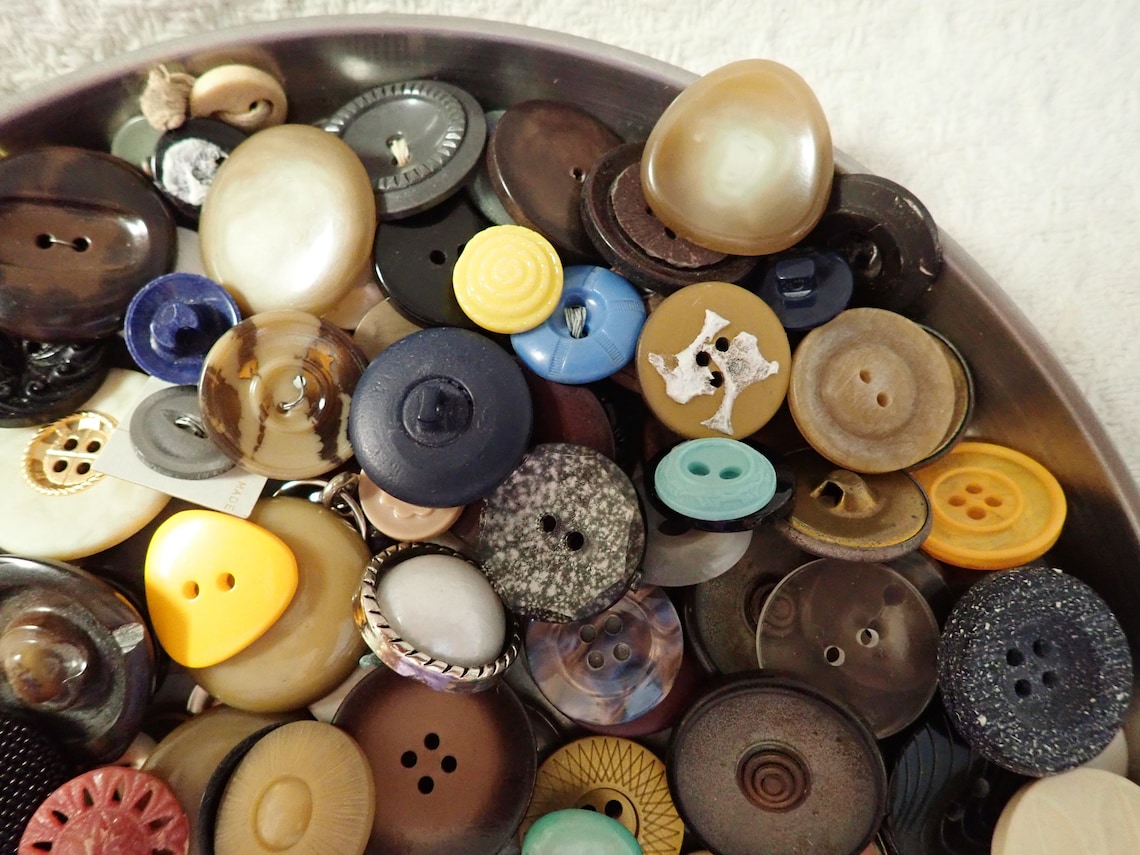 Vintage Sewing Buttons 16 Full Ounces or One Pound, Mixed Sizes, Colors ...