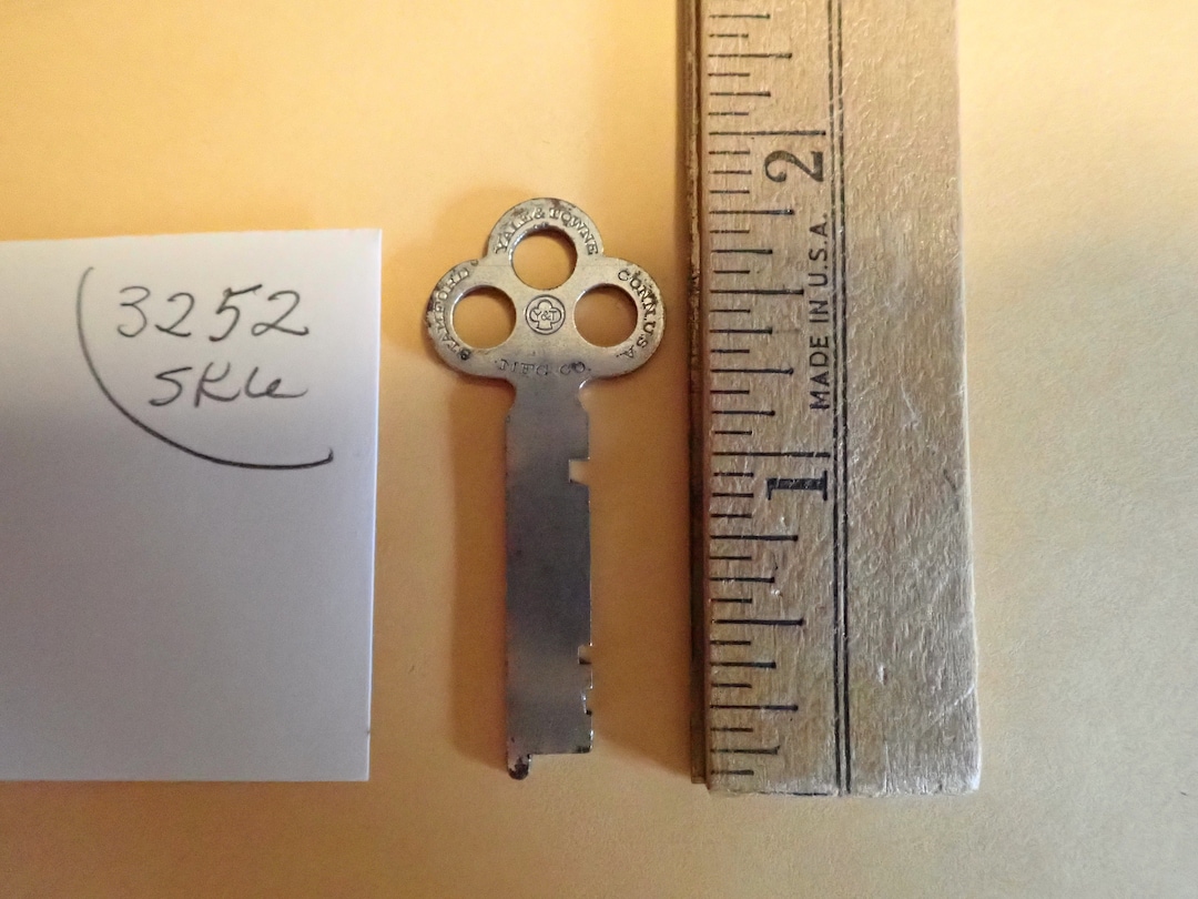 Vintage Yale & Towne Flat Clover Top Key No. 1 Very Good Condition Used ...