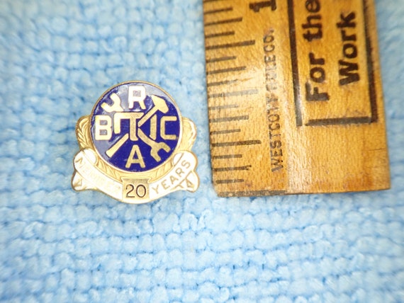 Vintage Member/Service Pin 14K Yel. Gold Cobalt & Whi… - Gem