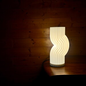 3d-printed Bendy Table Lamp – Modern Curvaceous Design for Contemporary ...