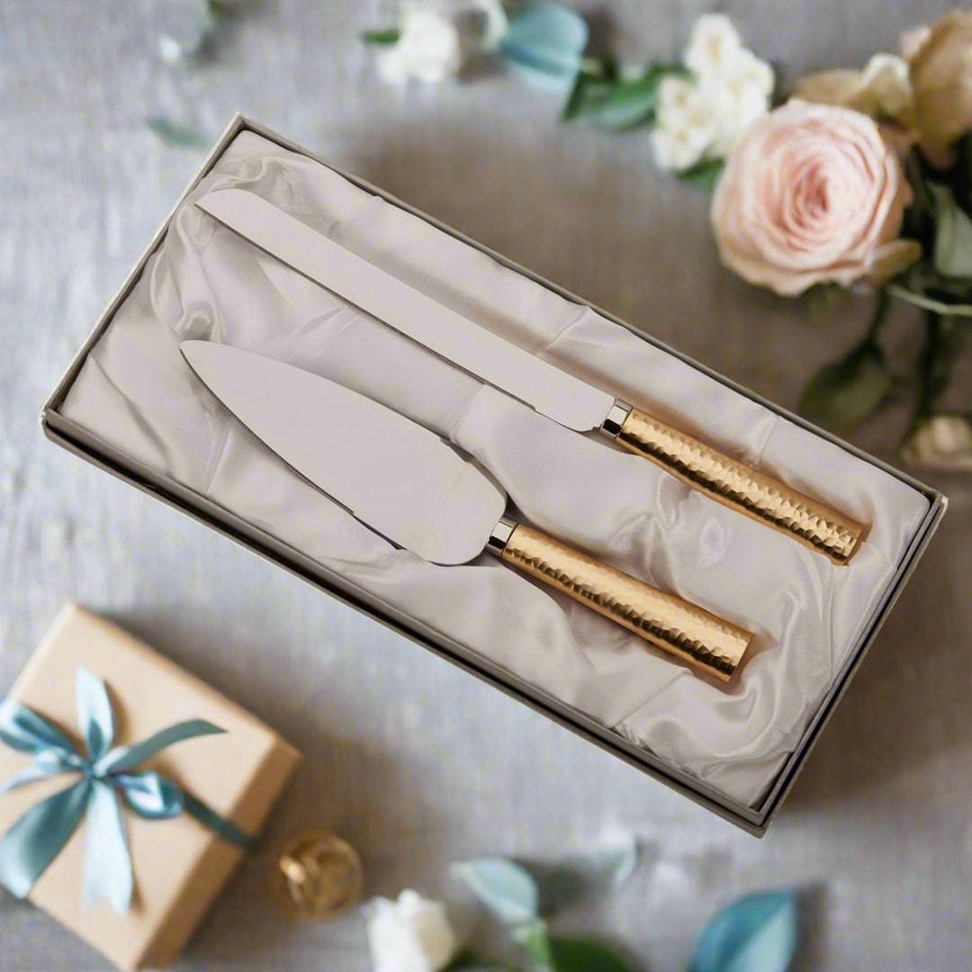 Personalized Wedding Cake & Knife Server Set W/ Gold Hammered Handles ...