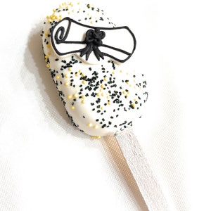 Graduation Cakesickles! Perfect for Any Graduate With That Glowing ...