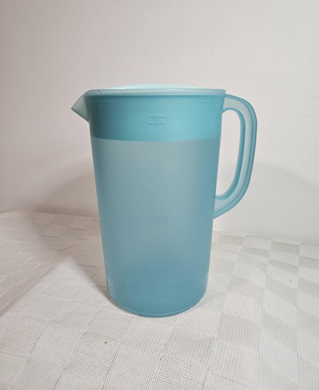 1 Gallon Aqua Rubbermaid Pitcher, Translucent Extra Large Plastic ...