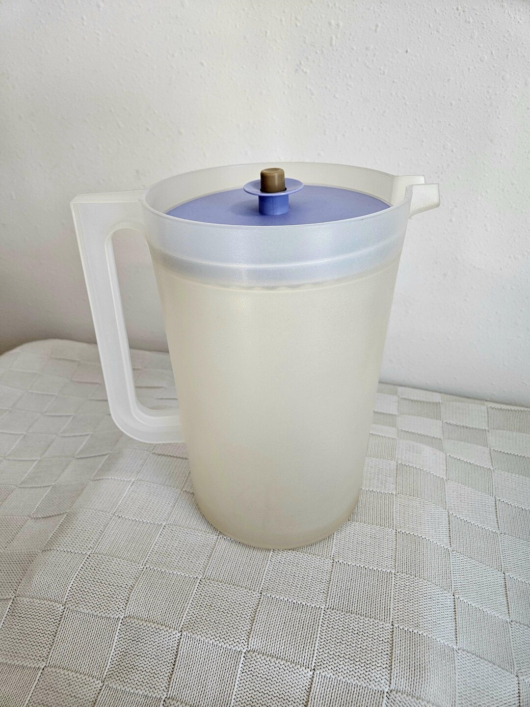 Tupperware 1 Gallon Pitcher With Lid #1416, Lid is Blue - Etsy