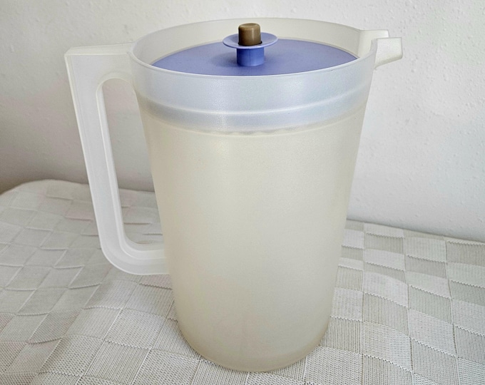 Tupperware 1 Gallon Pitcher With Lid #1416, Lid is Blue - Etsy