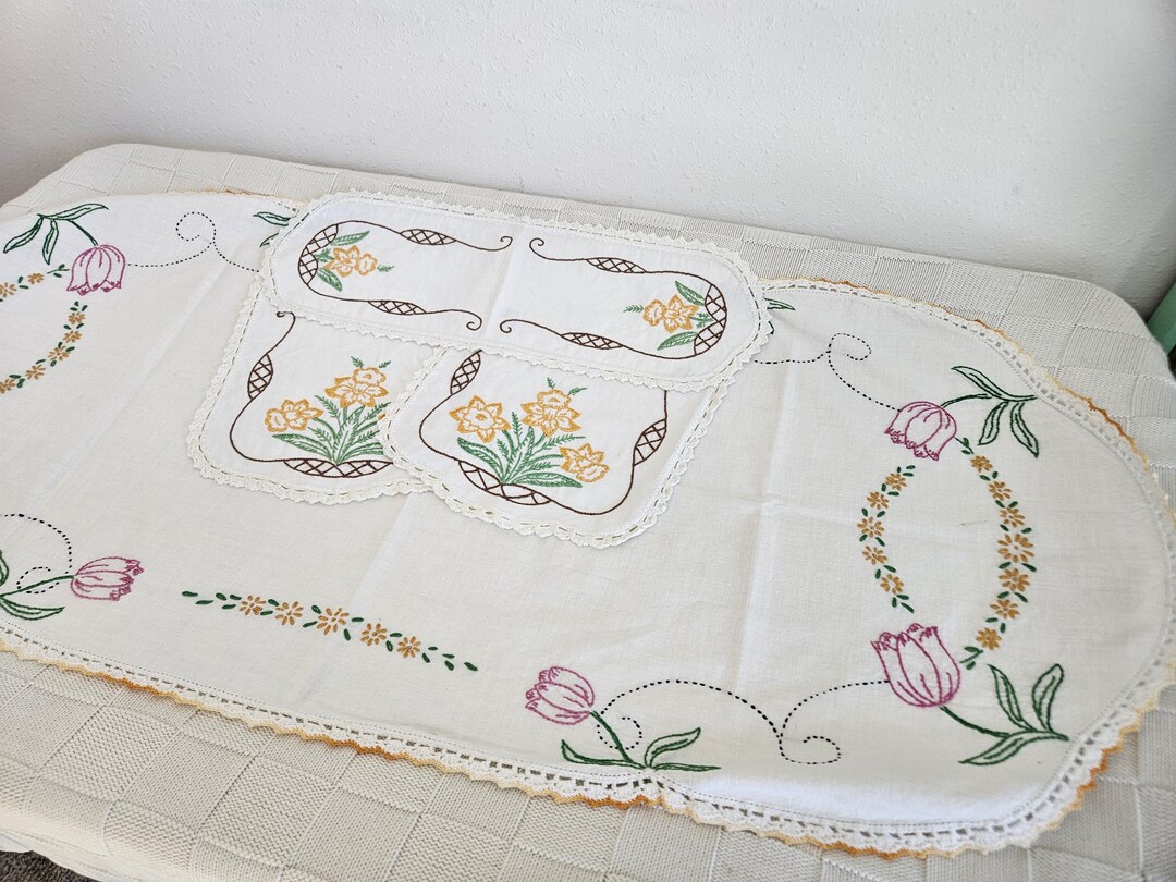 Vintage Linen Embroidered Runners and Fancy Work, 4 Items of ...