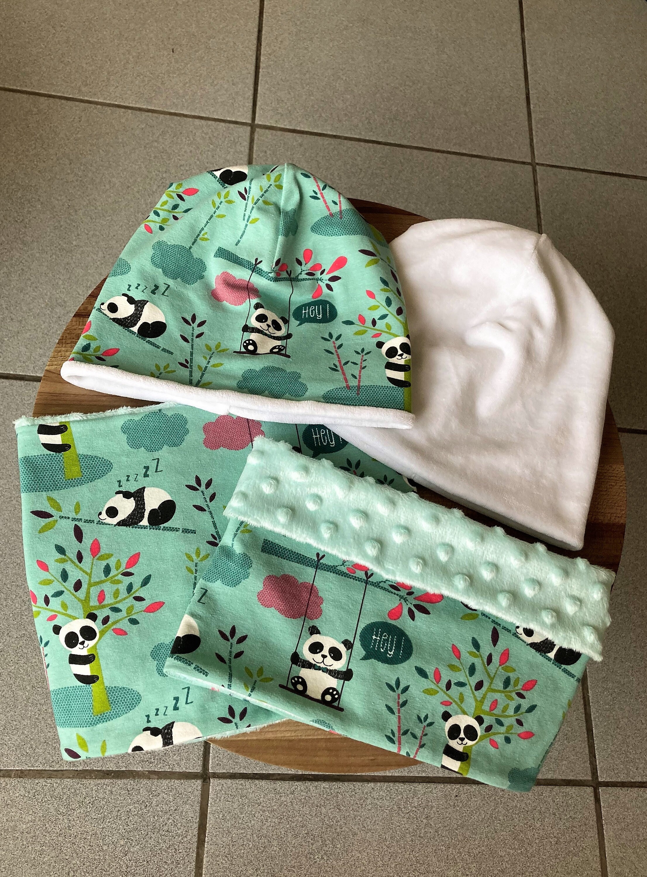 Ensemble chapeau/bonnet et tour de cou/snood avec pandas - Etsy.de