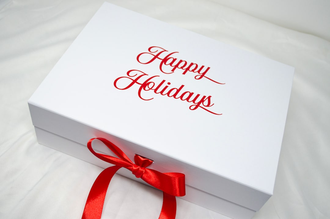 Luxury Large Gift Boxes With Magnetic and Ribbon Fastening - Merry ...