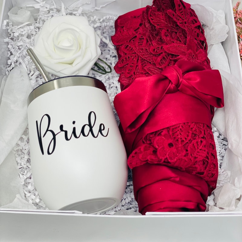 Bridal Shower Gift for Bride to Be - 60+ Gift Ideas for 2025
