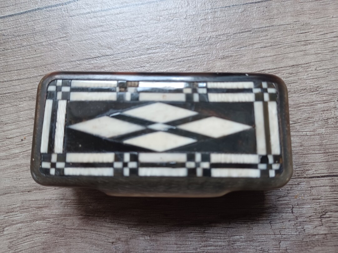 A Lovely Antique Horn Snuff Box With a Bone Inlaid Lid. - Etsy
