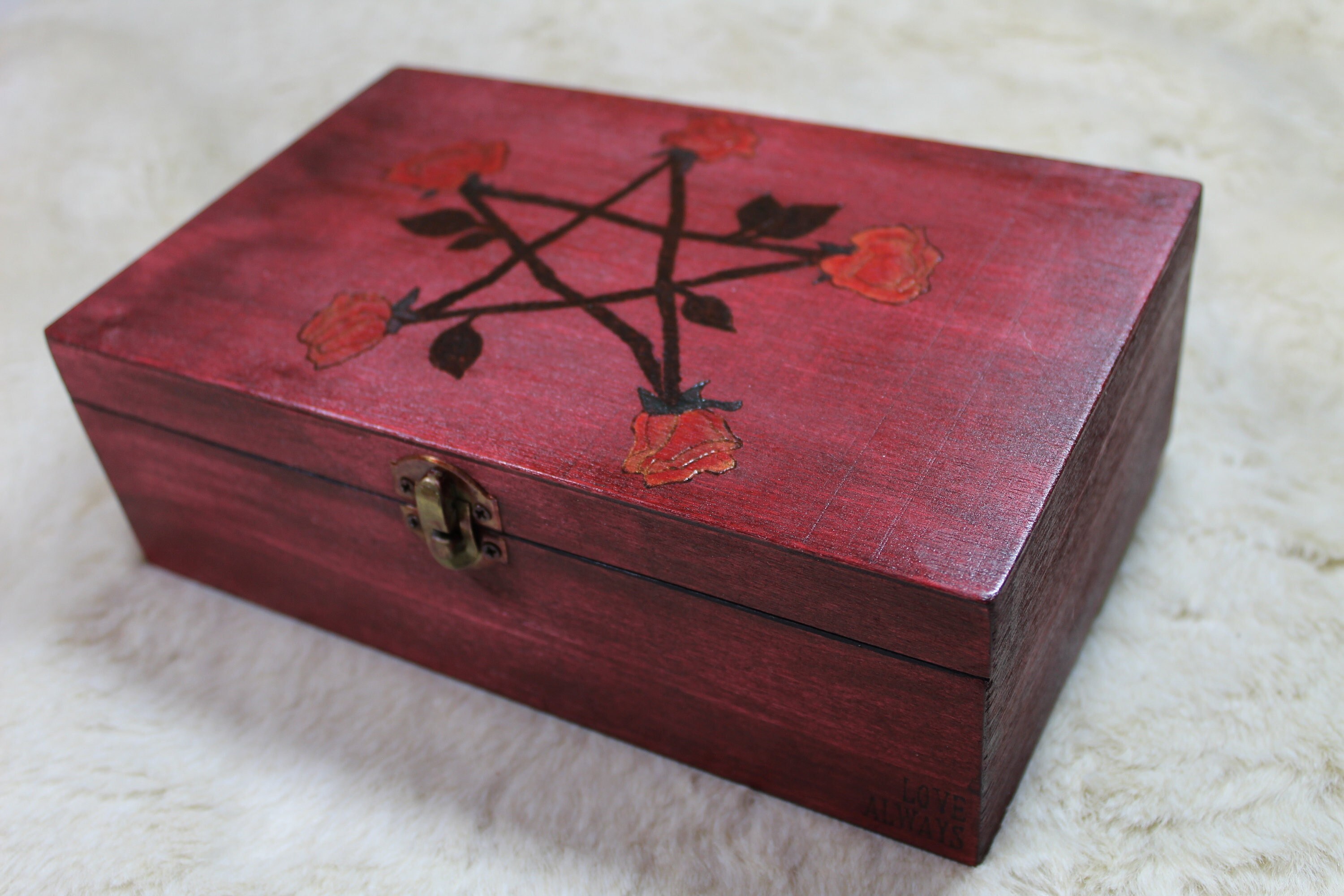 Kit d'amore a 5 incantesimi con scatola bruciata a mano con disegno a ...