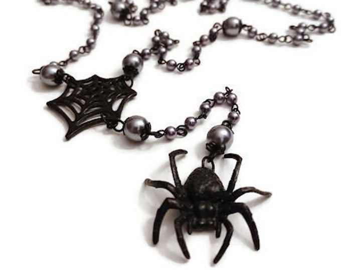 SPIDER QUEEN Black Spider Gothic Victorian Dark Gray Glass Pearl Beaded ...