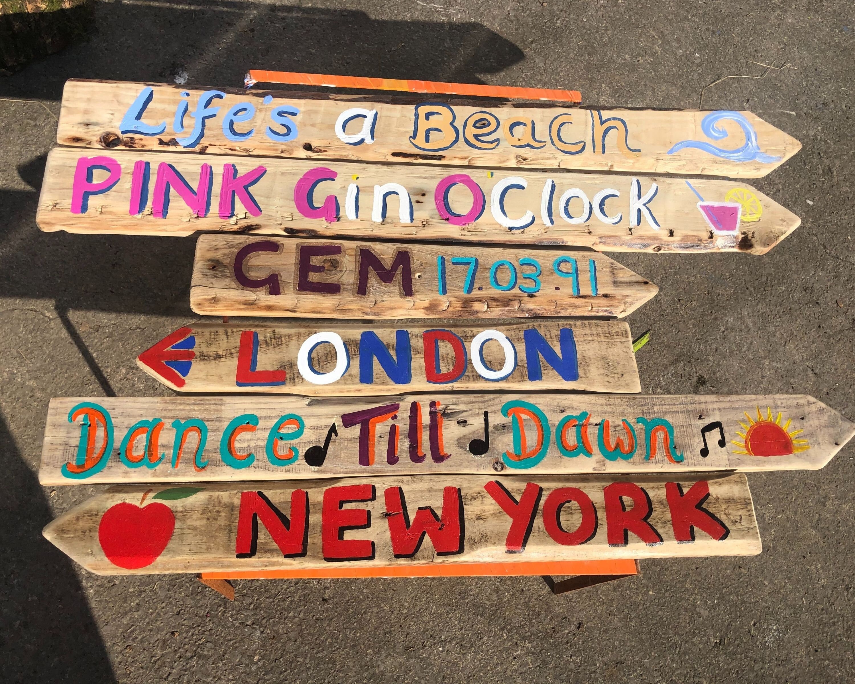 6 X Travel Arrows Customised Signs Destination Sign - Etsy UK