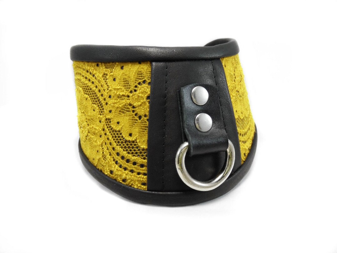 Postura sumisa Collar BDSM Cuero Bondage Restraint en Encaje Amarillo ...