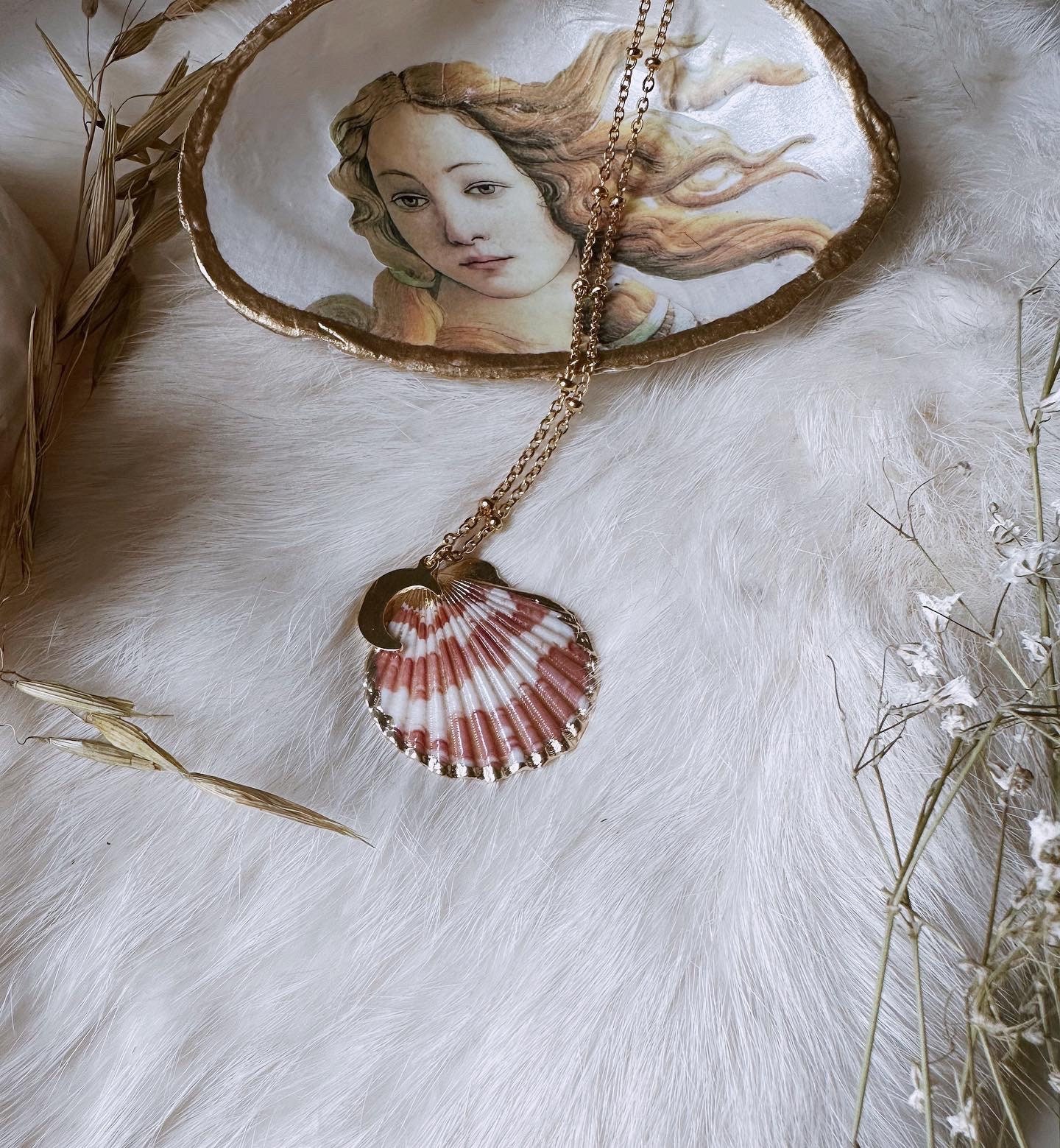 Aphrodites Scallop 18k Gold Seashell Necklace read Item - Etsy