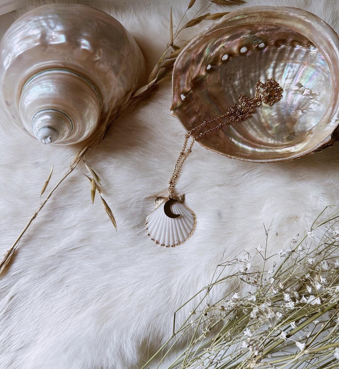 Aphrodites Scallop 18k Gold Seashell Necklace - Etsy