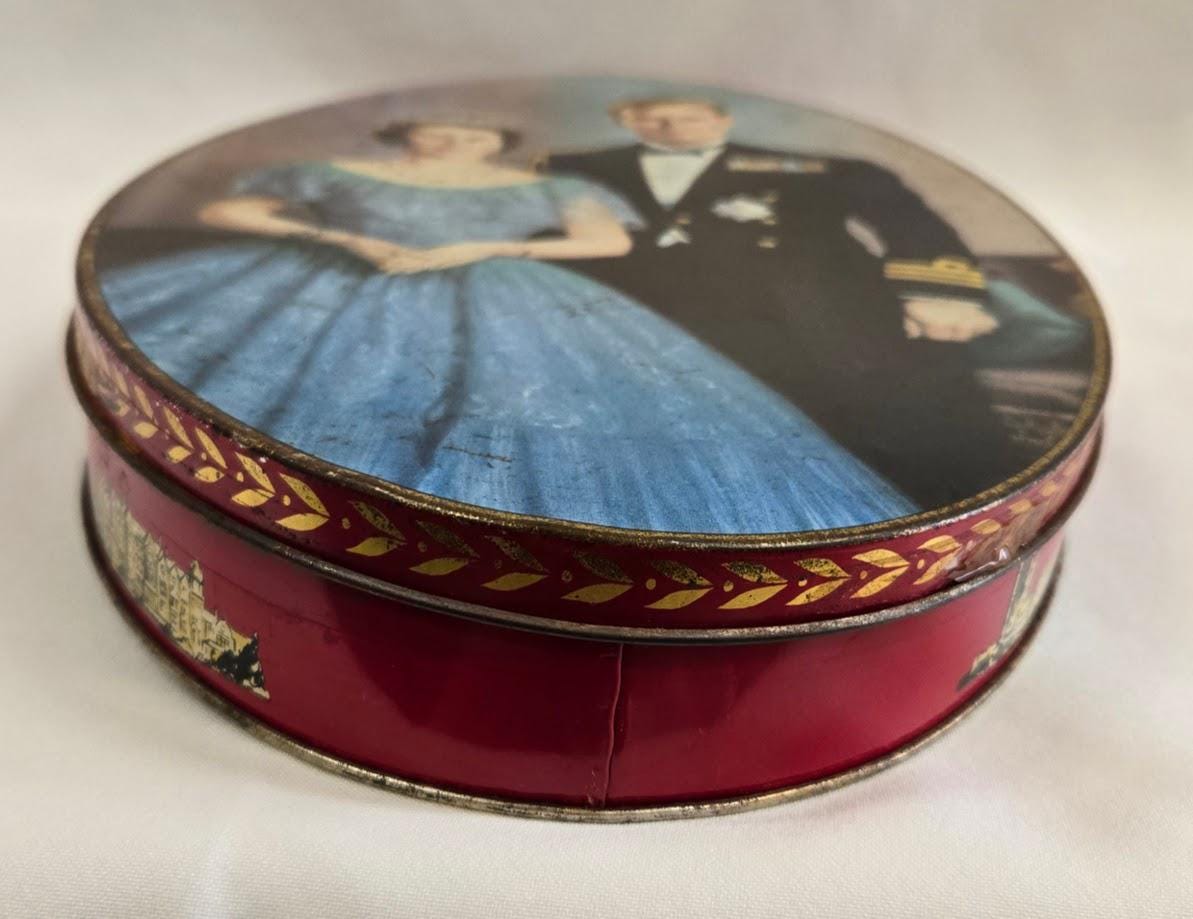 Vintage Biscuit Tin Commemorating the Coronation of Queen Elizabeth ...
