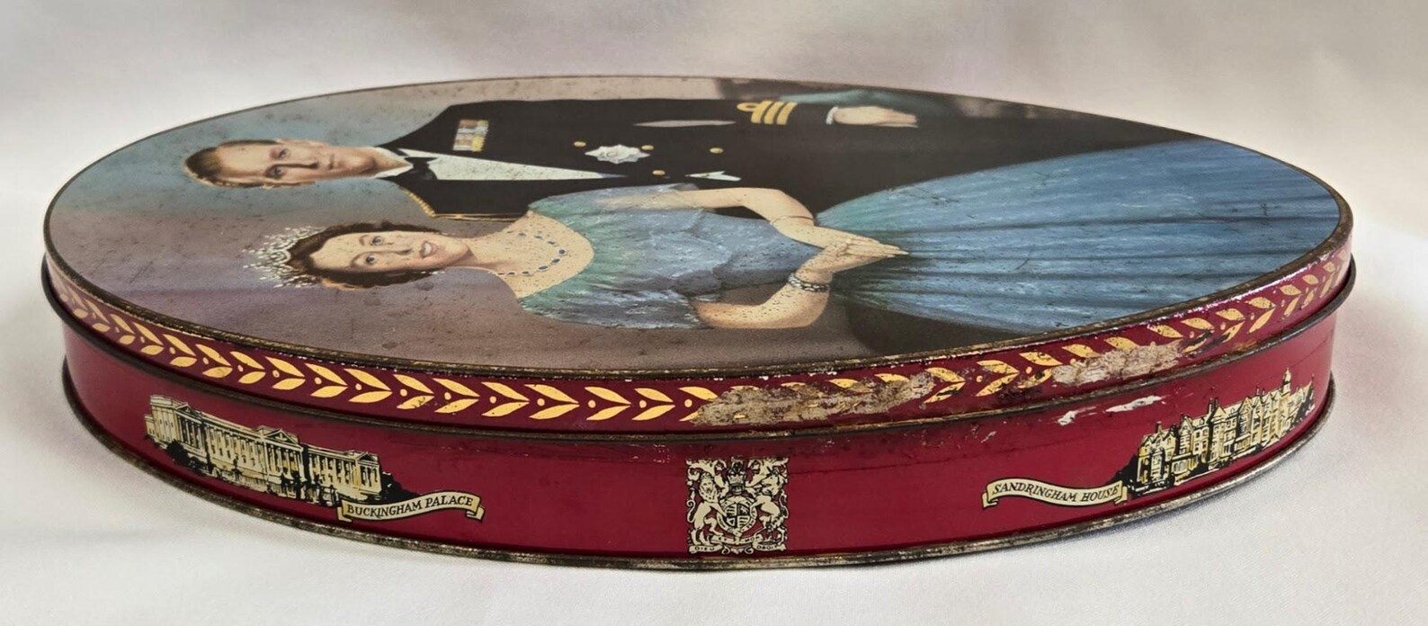 Vintage Biscuit Tin Commemorating the Coronation of Queen Elizabeth ...