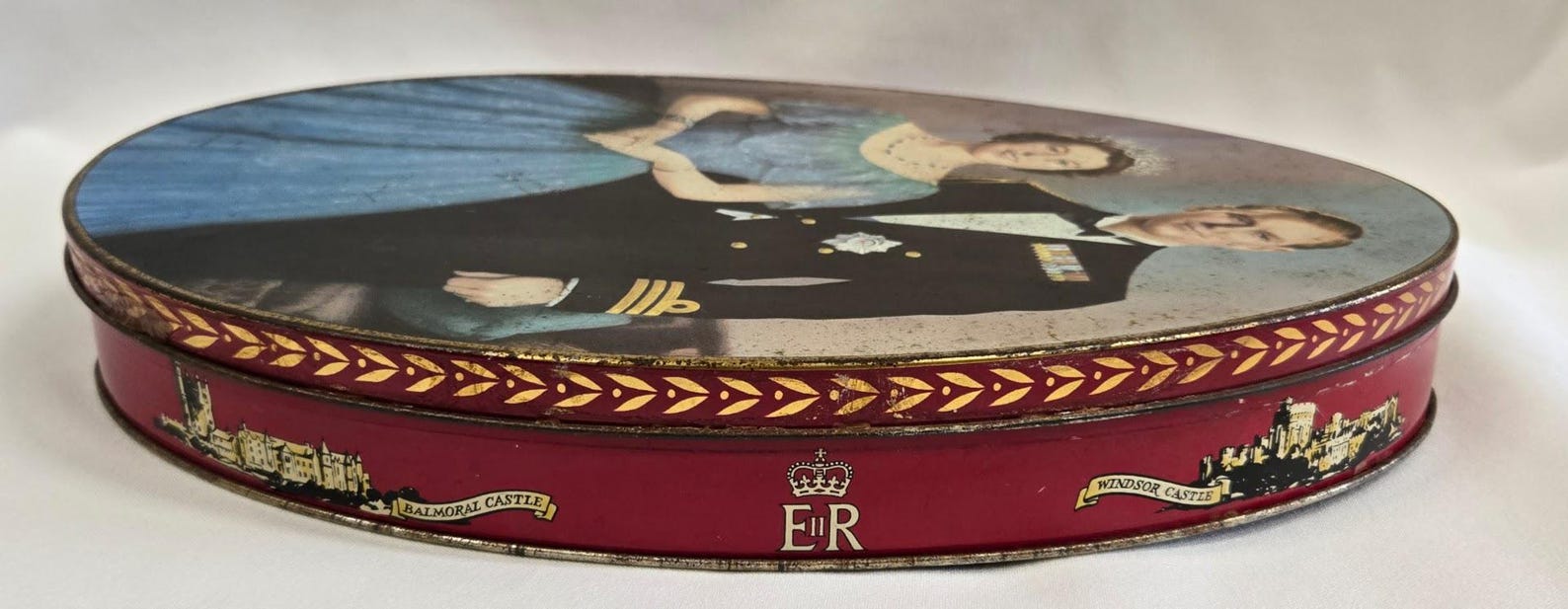 Vintage Biscuit Tin Commemorating the Coronation of Queen Elizabeth ...