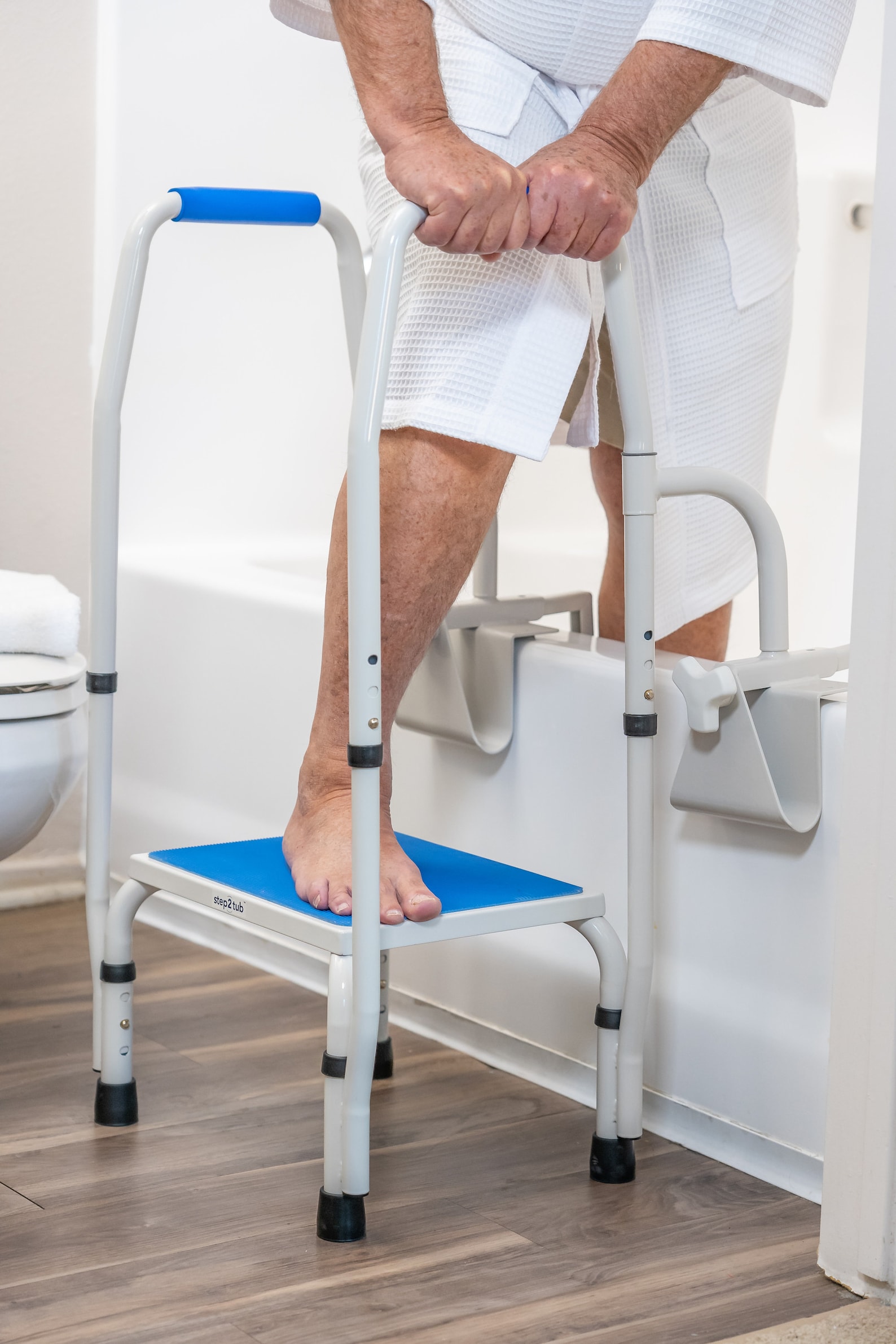 Bathtub Safety Step is the Safest Way to Get in and Out of the Bathtub ...