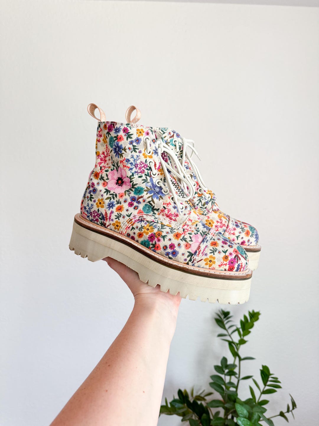 7-7.5 W- Dr. Martens Wanderlust Sinclair Platform Floral Boots Combat ...