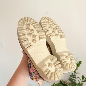 7-7.5 W- Dr. Martens Wanderlust Sinclair Platform Floral Boots Combat ...