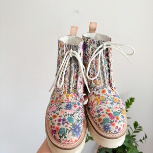 7-7.5 W- Dr. Martens Wanderlust Sinclair Platform Floral Boots Combat ...