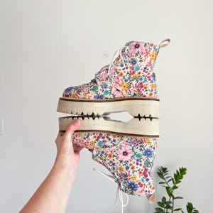 7-7.5 W- Dr. Martens Wanderlust Sinclair Platform Floral Boots Combat ...