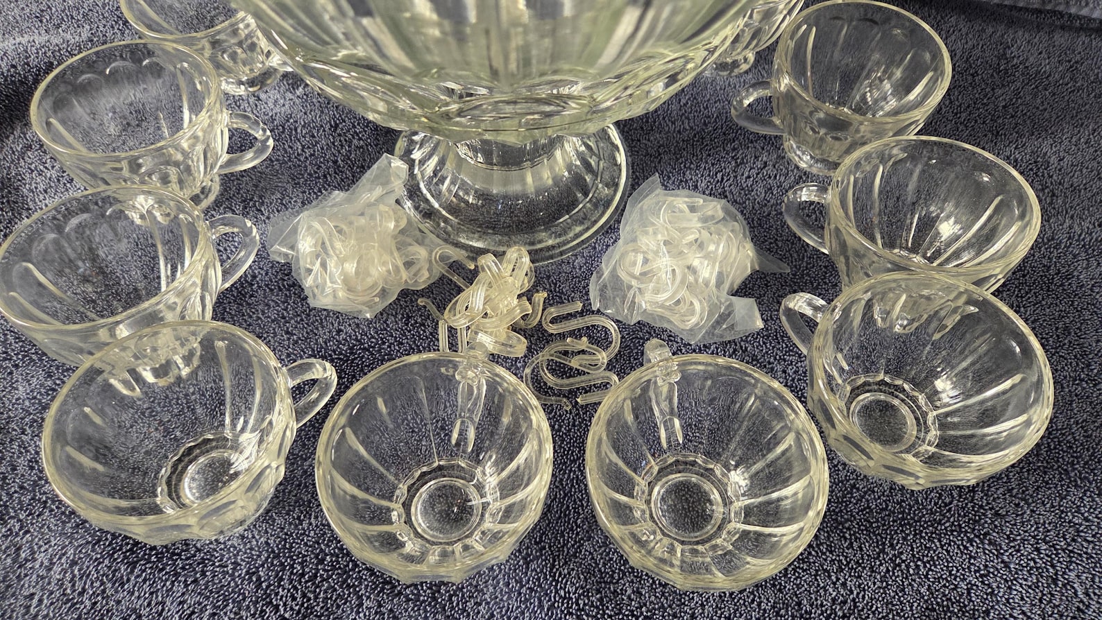 Colonial Punch Bowl Set, Anchor Hocking 1950's, 1 Bowl, 1 Base, 12 Cups ...