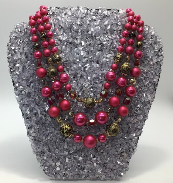 Vintage Japan Fuchsia Gold Triple Strand Faux Pearl N… - Gem