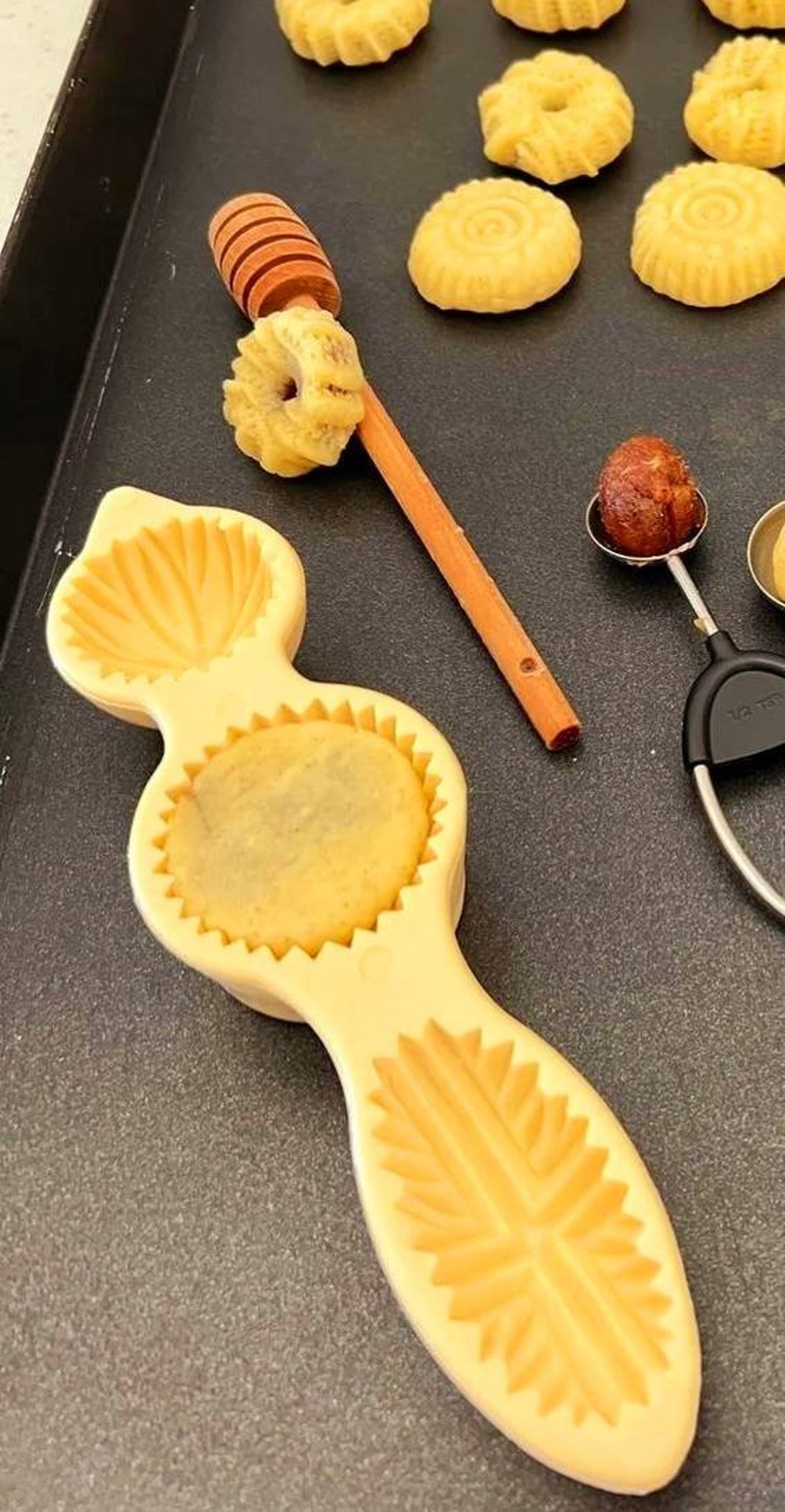 Mamool Mould and Cookie Handmade Pistachio and Ajwa Maamoul Handmade ...