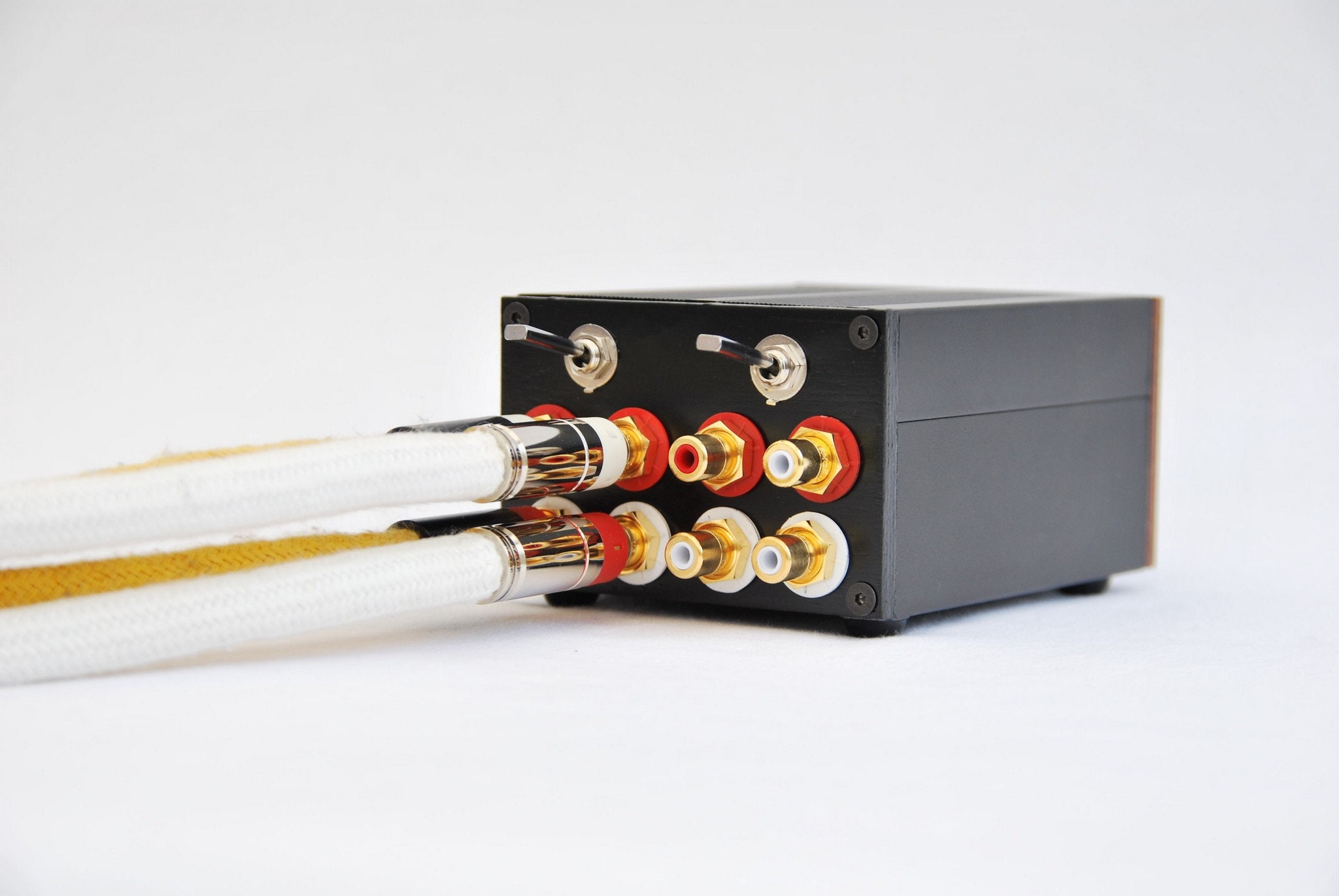 Analogue RCA Cables - Bespoke High End Audiophile Cables - Silver RCA ...