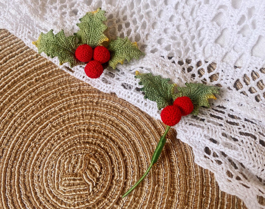 Crochet Brooch, Crochet Holly Pin,crochet Christmas Brooch, Christmas ...