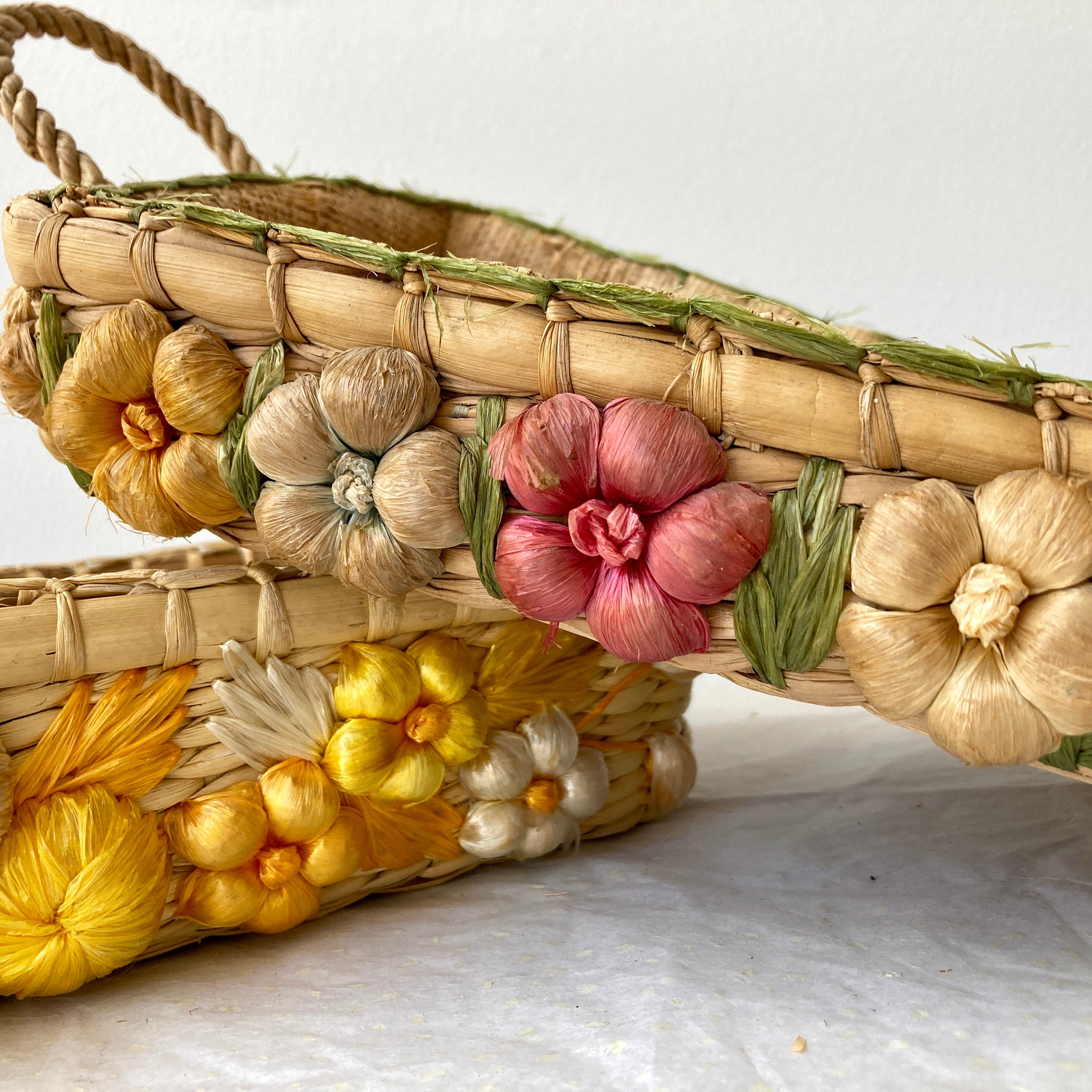 Vintage Retro Woven Floral Raffia Trays / Set of 2 Serving | Etsy