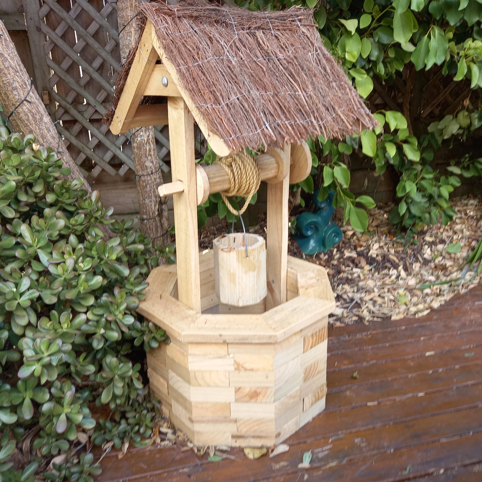 How to Build a 4ft (1200mm) Wooden Wishing Well With Winding Handle and ...