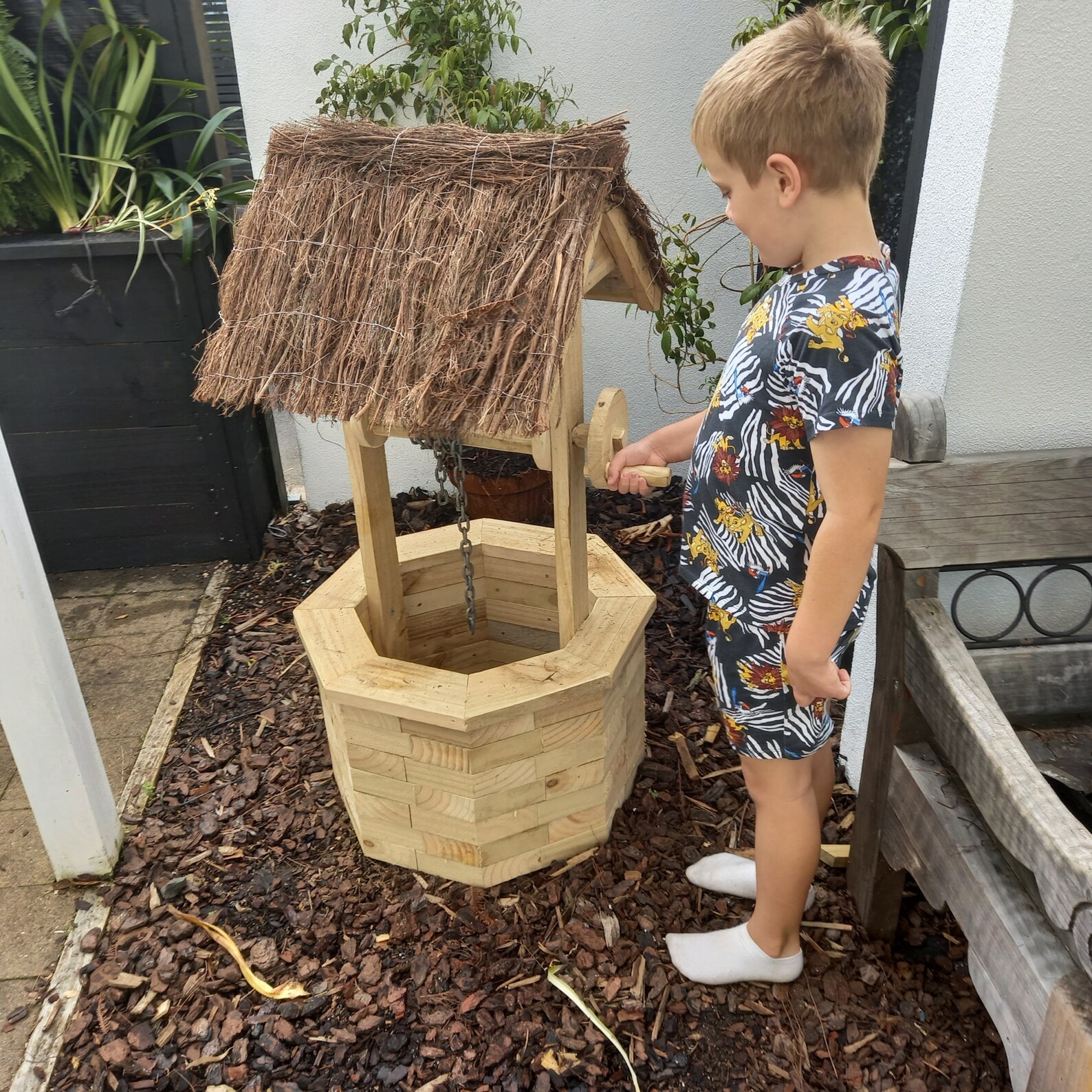 How to Build a 4ft 1200mm Wooden Wishing Well With Winding Handle and ...