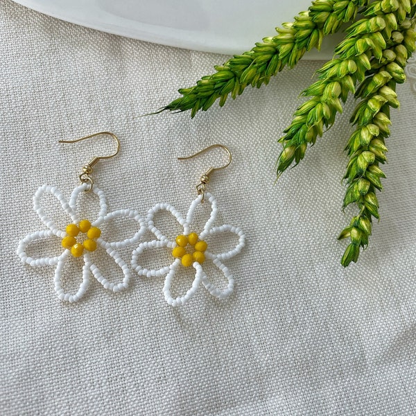 Daisy Beaded Earrings - Etsy
