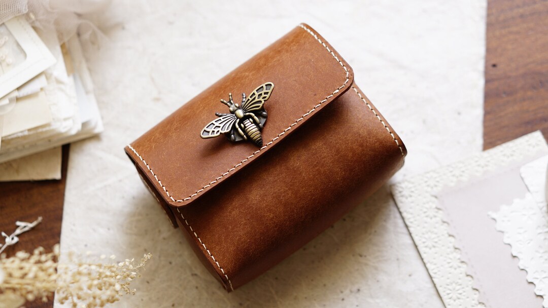 Bee Lock Vintage Pouch/ Purse - Etsy
