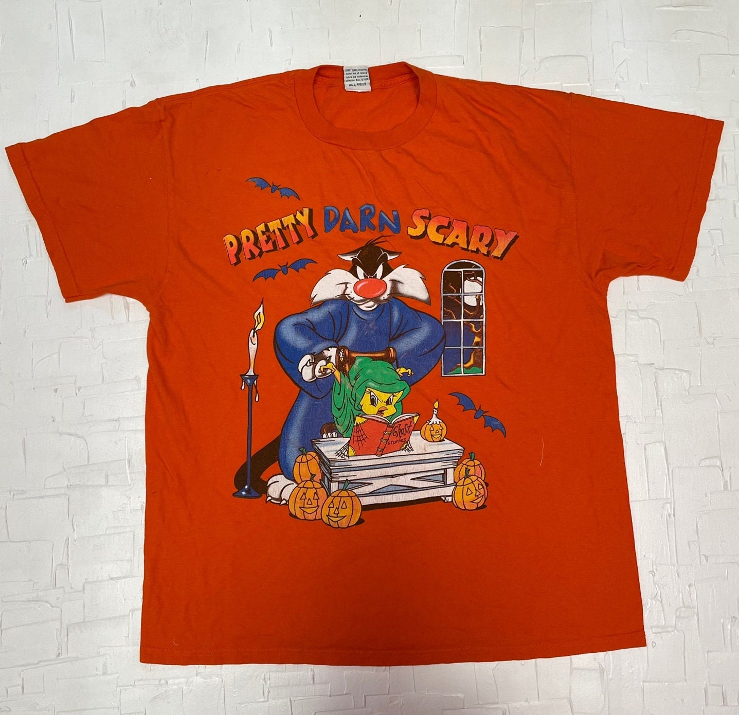 Buy 1998 Looney Tunes pretty Darn Scary Sylvester and Tweety Graphic T ...