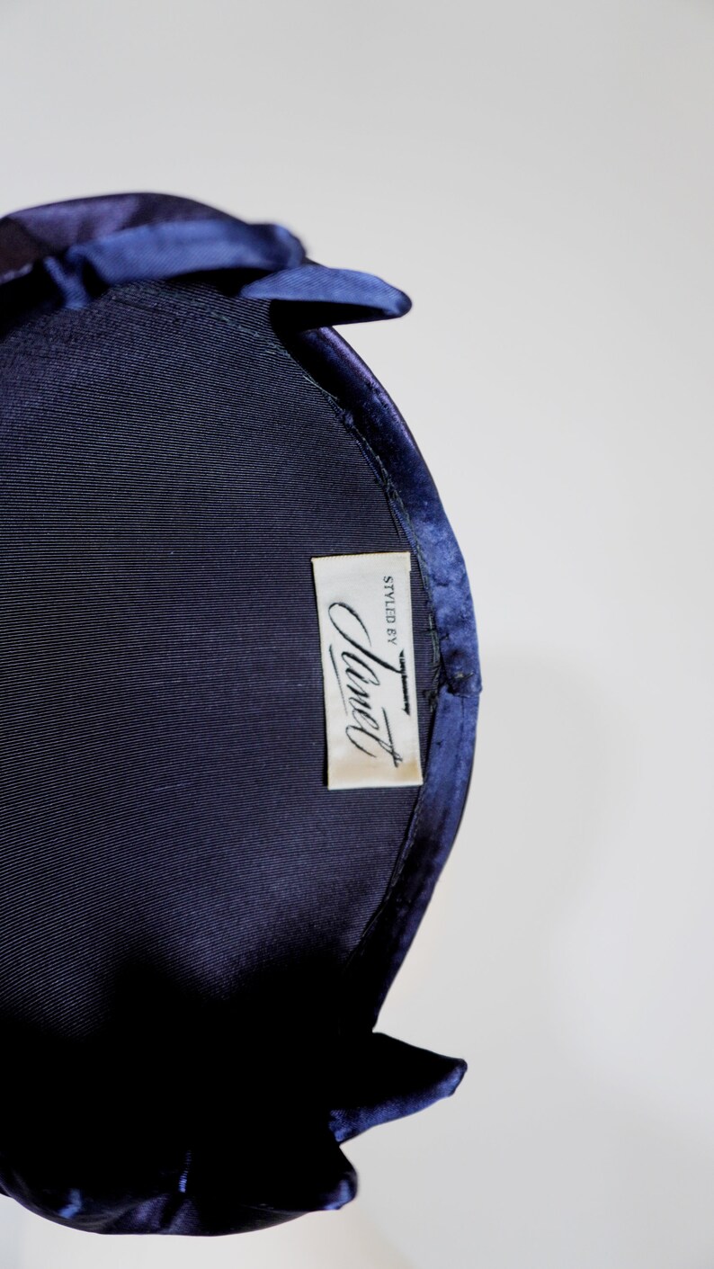 Glamorous 1950s Rhinestone & Satin Navy Blue Cap Style Cocktail Cap W ...