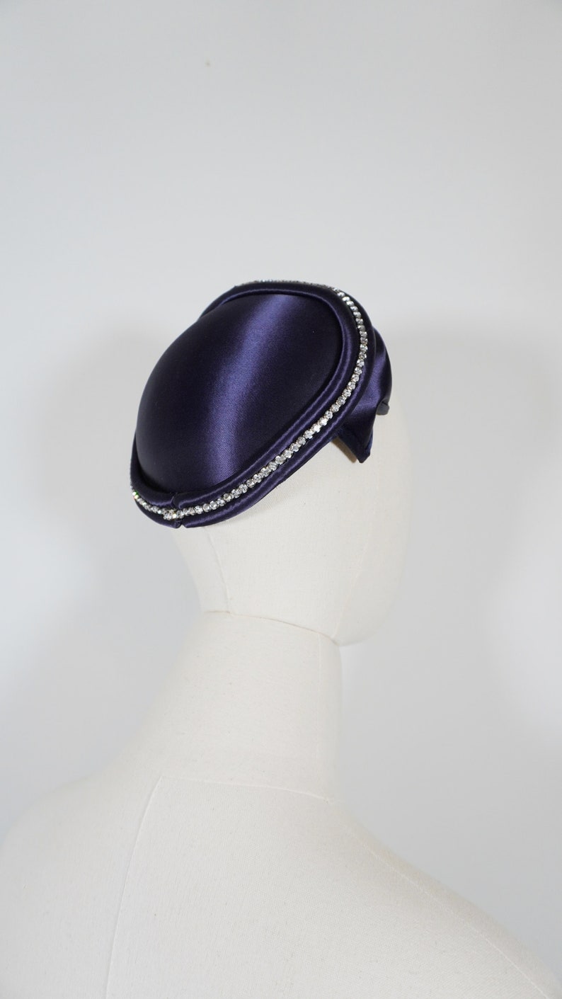 Glamorous 1950s Rhinestone & Satin Navy Blue Cap Style Cocktail Cap W ...