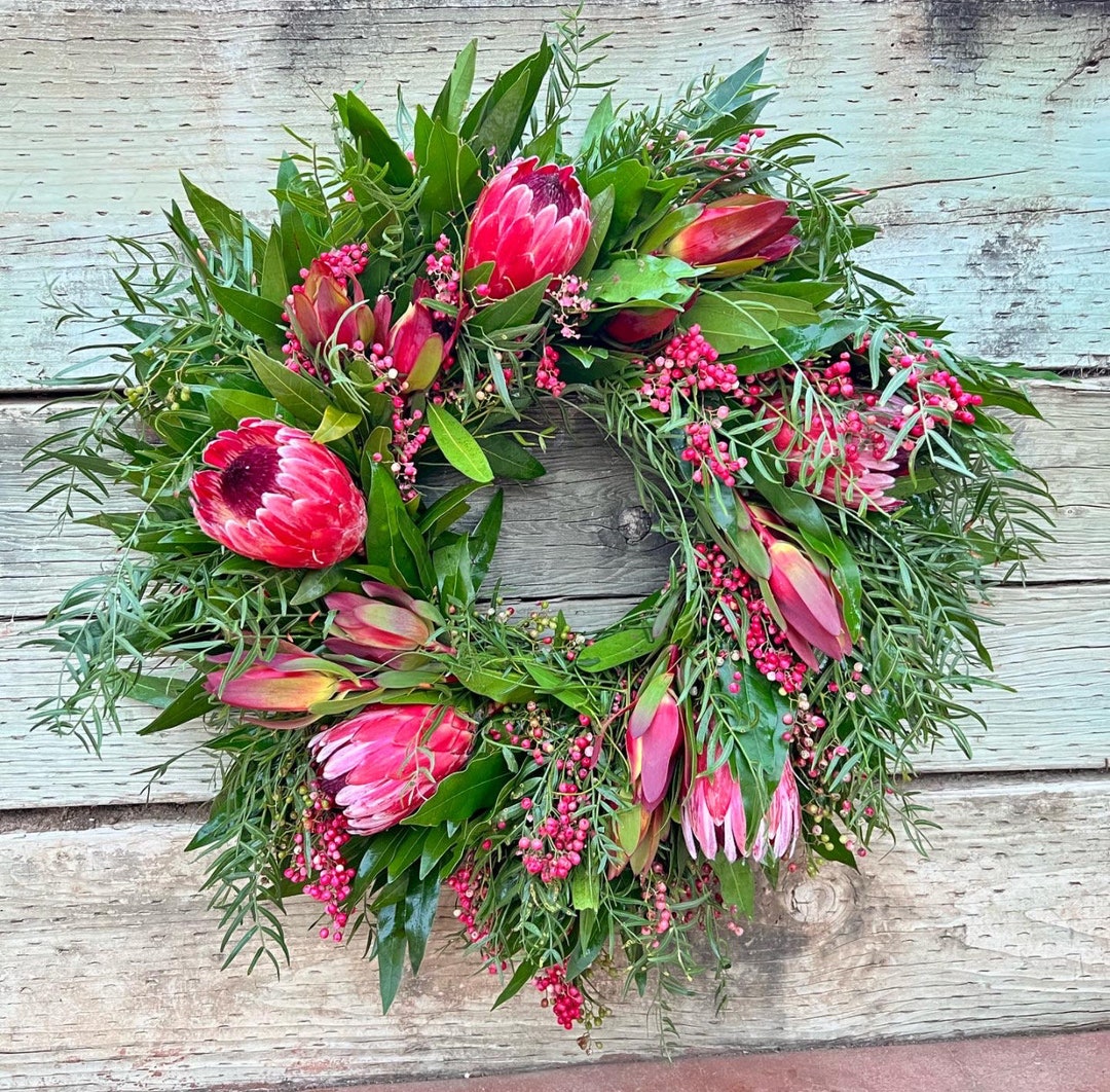 FRESH Wreath Real Bayleaf Laurel, Pink Ice Protea, Pepperberry ...